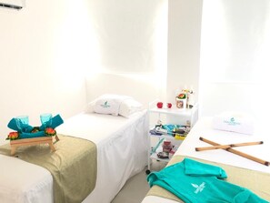 Salas para tratamentos a dois, banheira de hidromassagem, sauna a vapor