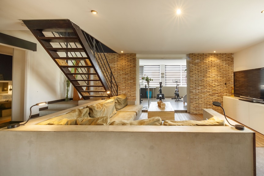 プールと海の近くのジャグジー付きのヴィラ - アンティーブ