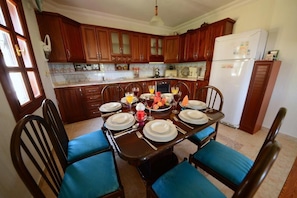 Villa, 4 quartos | Refeições no quarto