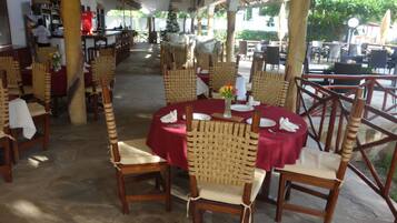 Café da manhã com buffet todos os dias mediante uma taxa