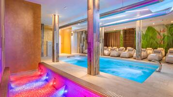 Banheira de hidromassagem interior