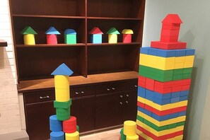 Apartamento design, várias camas, para não fumantes (517) | Área de estar | TV de tela plana