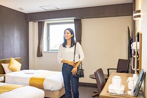 Quarto Twin, não fumadores | Secretária, Wi-fi grátis, roupa de cama fornecida 