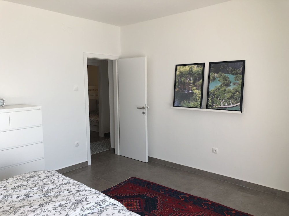 "Villa Gustav" - Upper Apartment With Balcony - Senj