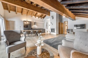 Penthouse Apartment | 6+2 | Área de estar | TV de tela plana