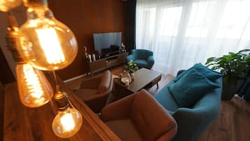 Apartamento Exclusivo, 1 cama queen-size | Minibar, cofre no quarto, secretária, cortinas/cortinados opacos