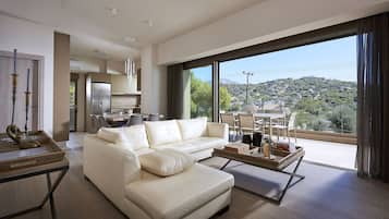 Rosemary - Elaia Luxury Top Floor Suite with Sea View | Sala | Televisor de ecrã plano de 49 polegadas com canais digitais, Smart TV