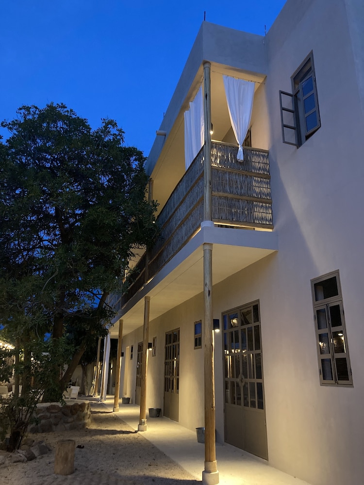 The Mantarraya Outpost Bed & Breakfast - La Paz
