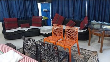 Quarto luxo | Escrivaninha, camas extras/dobráveis (sobretaxa), Wi-Fi de cortesia