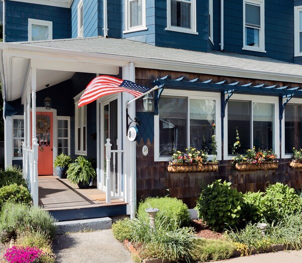 East Bay Bed & Breakfast - Narragansett, RI