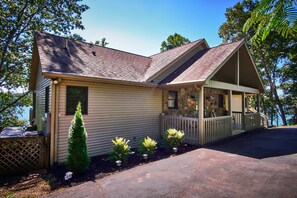 Checkout this beautiful lakefront home on Norris Lake! - Campbell ...