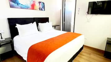 Quarto casal, 1 cama de casal | Roupas de cama premium, Wi-Fi de cortesia, roupa de cama