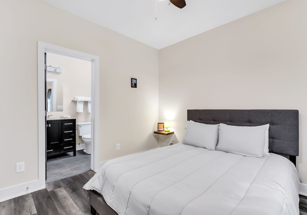 Casa Moderna A Estrenar Cerca De Atlantic Station - Unidad De Piso Principal - Buckhead, GA