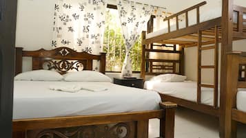 Quarto família, várias camas (Air Conditioning) | 1 quarto, ferros/tábuas de passar roupa, Wi-Fi de cortesia