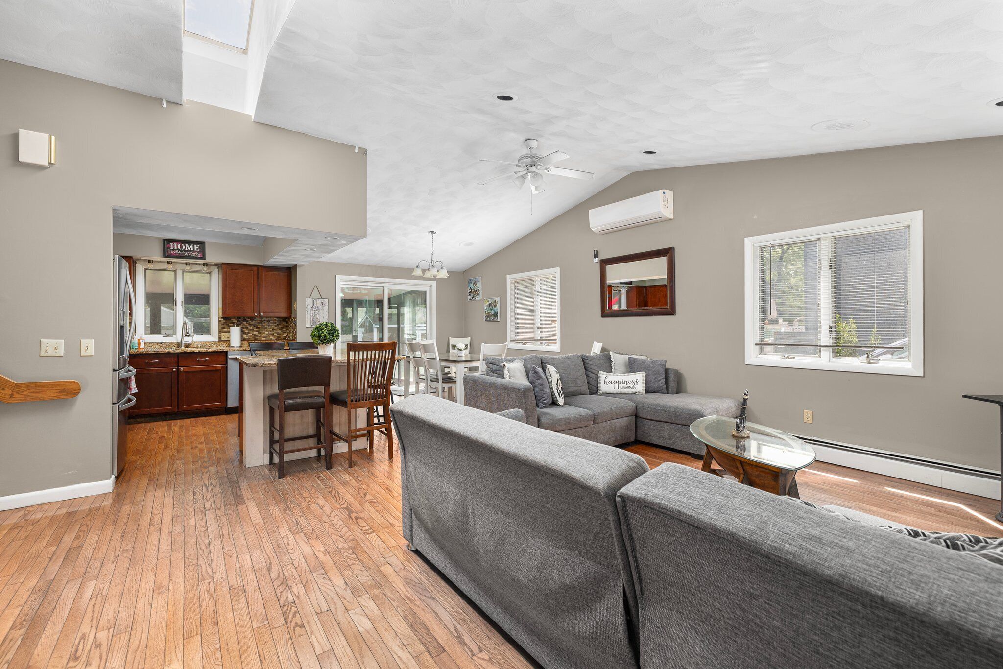 Gorgeous 4 Bedroom House With A Pool Near Bonnet Shores - Rhode Island