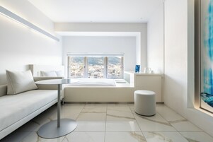 Quarto Deluxe, não fumadores (Mina Katsuki - Queen with Bath) | Roupa de alta qualidade, edredões de penas, camas de colchão pillowtop 