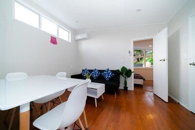 Takapuna Central Spacious & New Home