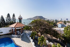 Vista para praia/oceano
