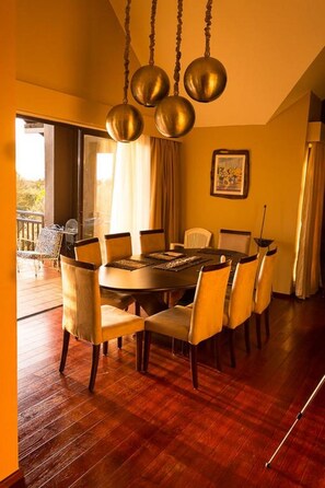 Villa, 3 quartos | Refeições no quarto