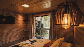 Quarto casal romântico | Frigobar, individualmente decorados, Wi-Fi de cortesia, roupa de cama