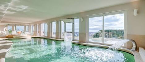 Piscina interior, piscina exterior