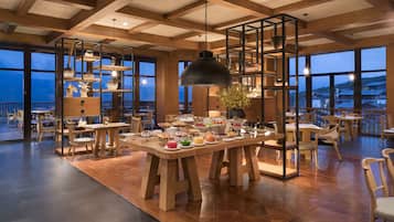 Pequeno-almoço tipo buffet diário incluído