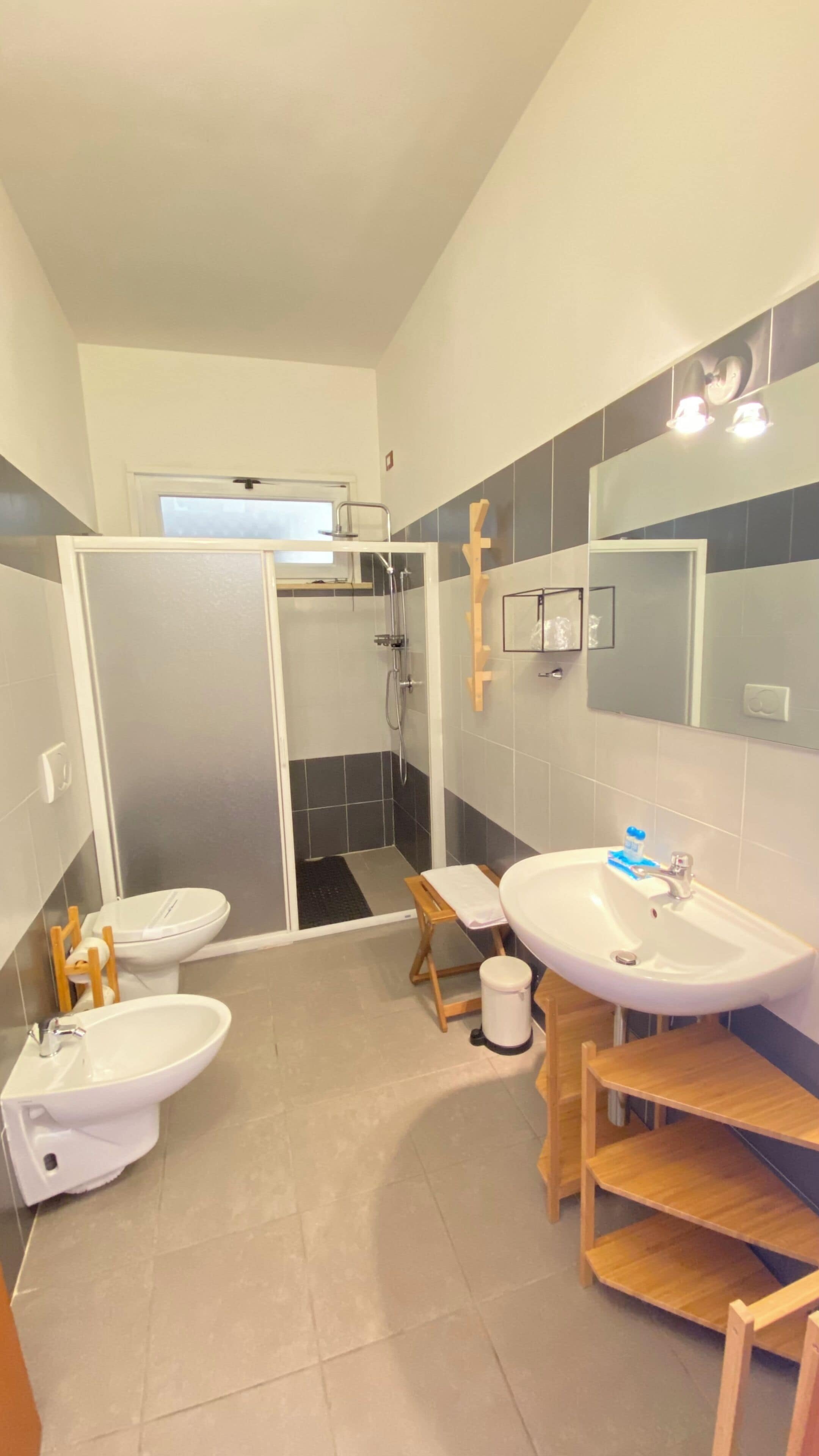 Quarto Duplo Deluxe | Cofre no quarto, secretária 