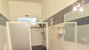 Quarto Duplo Deluxe | Cofre no quarto, secretária