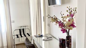 Quarto Duplo Standard, casa de banho privativa | Secretária, Wi-fi grátis, roupa de cama fornecida