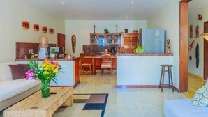 Apartamento, 2 quartos, para não fumantes | Área de estar | TV de tela plana