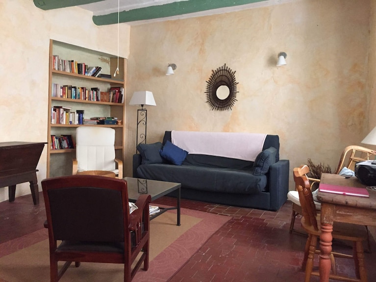 Herenhuis In Centrum Van Nyons Opslag Voor Fietsen En / Of Klimmen Apparatuur - Nyons