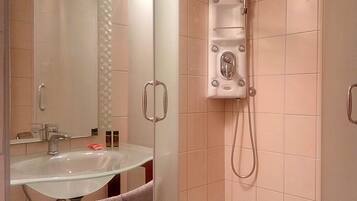 Apartamento Comfort, Vista para a cidade | Casa de banho | Um polibã, um chuveiro de hidromassagem