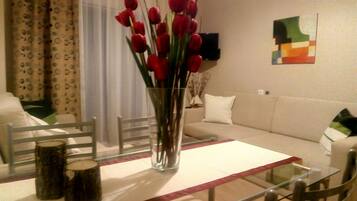 Apartamento Comfort, Vista para a cidade | 1 quarto, cofre no quarto, com decoração personalizada