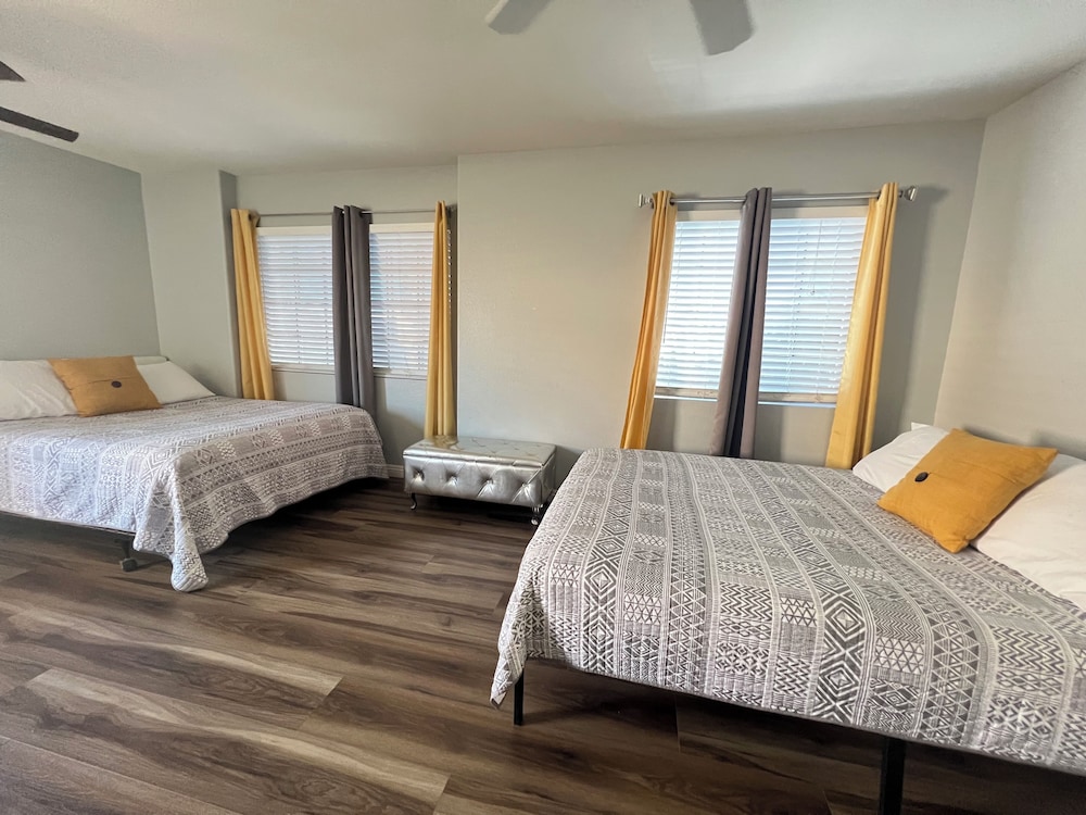 Las Vegas Home With Pool And Optional Pool Heating - Las Vegas, NV