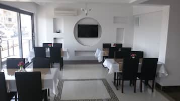 Pequeno-almoço tipo buffet diário incluído