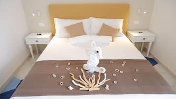 Quarto Duplo Comfort (kalinifta room 214) | Roupa de alta qualidade, camas de colchão pillowtop, cofre no quarto