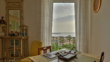 Apartamento, 1 quarto, vista para o mar | Sala de estar