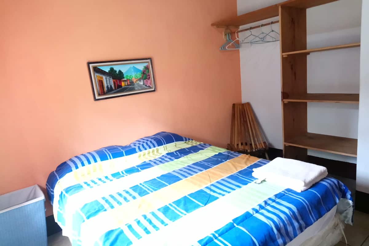 Edredons de pluma, camas Select Comfort, ferros/tábuas de passar roupa