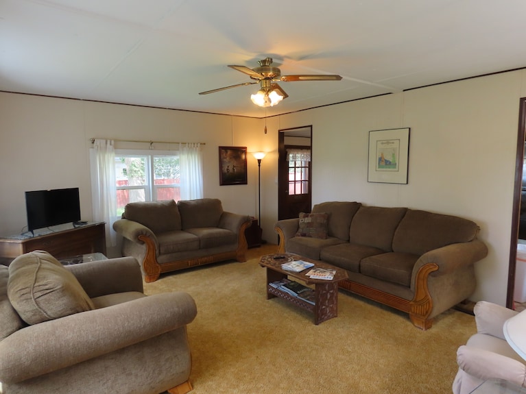 Garden Lodging In A Peaceful Country Farm Setting ~ "Longspur" House - North Dakota