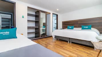 Quarto Triplo | Cortinas/cortinados opacos, Wi-fi grátis, roupa de cama fornecida