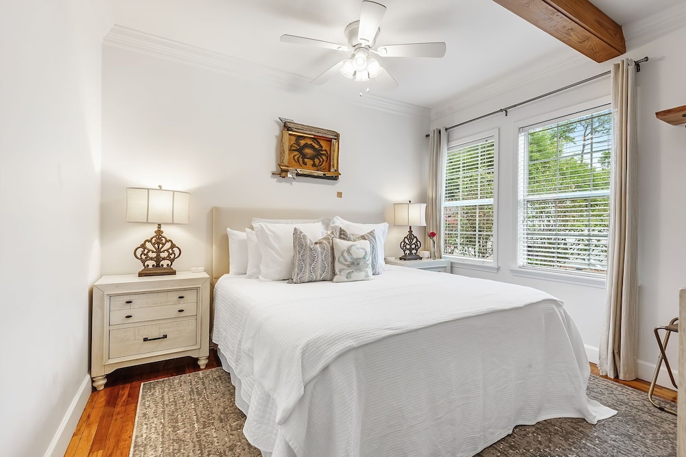 New Orleans At Jubilee Suites Bed & Breakfast. 1k/1b - Fairhope, AL