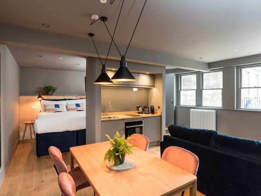 Estúdio Superior, 1 cama king-size e sofá-cama, cozinha | Roupa de alta qualidade, camas de colchão pillowtop, minibar