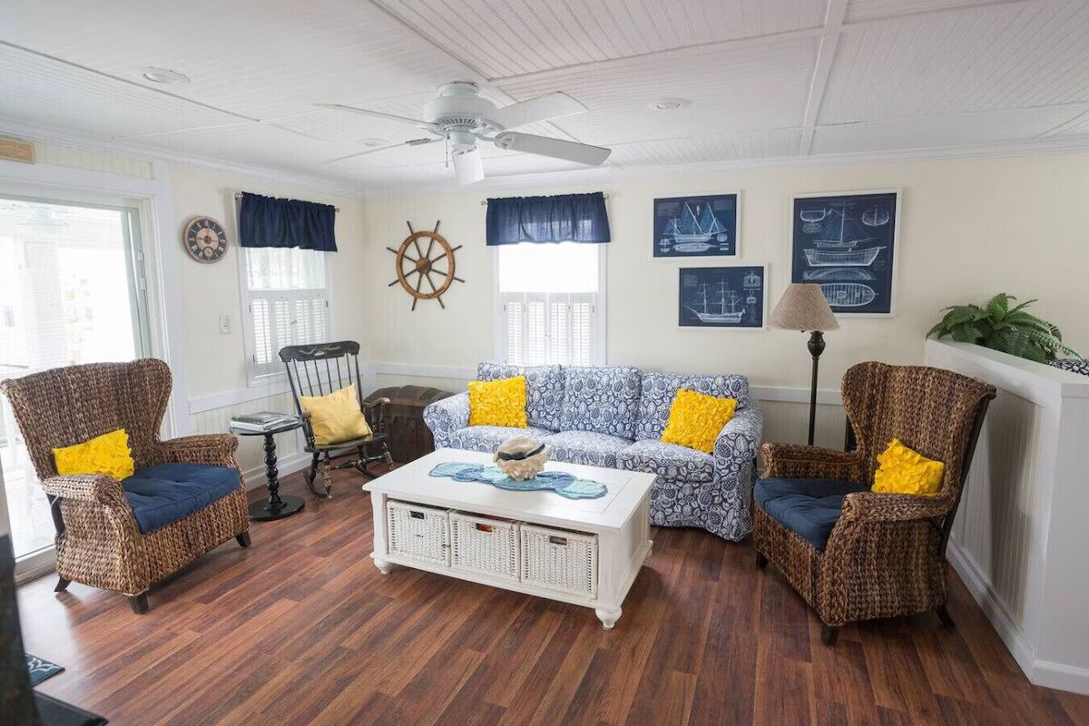 Remodeled 4 Br Waterfront Beach House With All The Comforts Of Home...and More! - Madison, CT