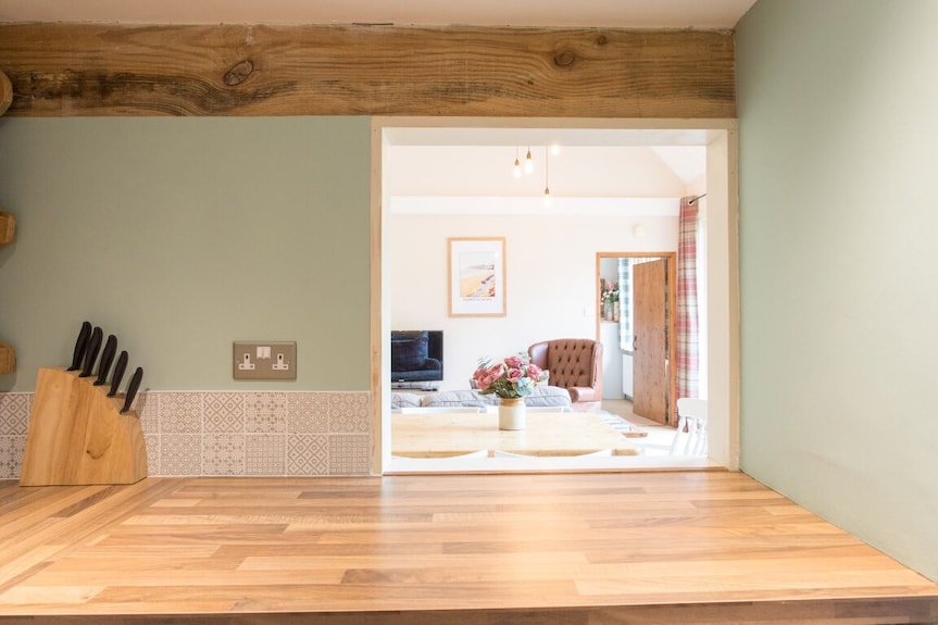 The Linhay, Kings Nympton - Quiet, Very Rural Thatched Barn Near Great Pub. - Devon