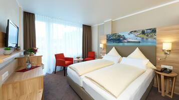 Minibar, cofre no quarto, secretária