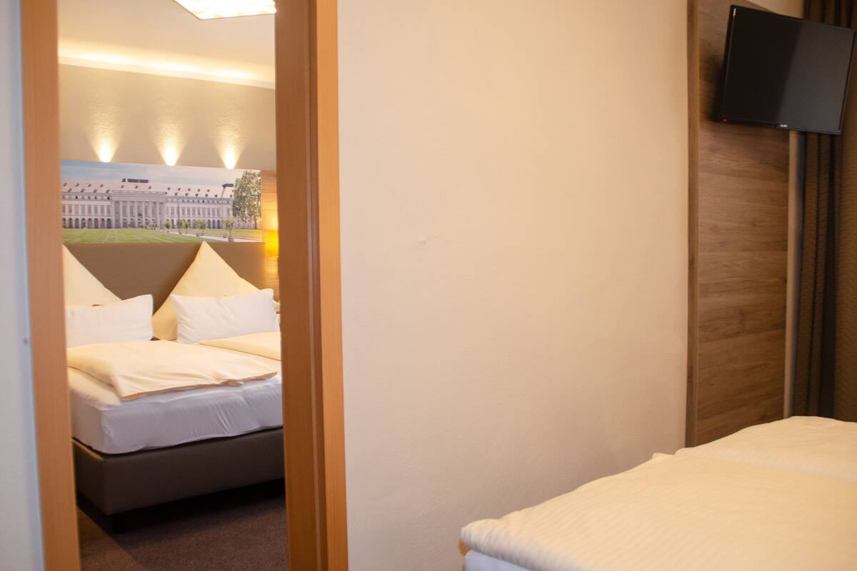 Quarto família | Frigobar, cofres nos quartos, escrivaninha