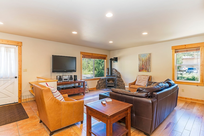 Heart Of Truckee - Dog Friendly With A/c In Central Truckee, Kid's Room, Walk To Shops And Dining - Lake Tahoe