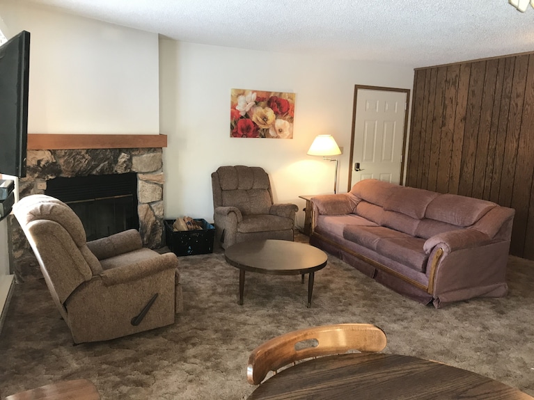 Clean & Comfortable Condo - Walk To Jackson Creek - Michigan