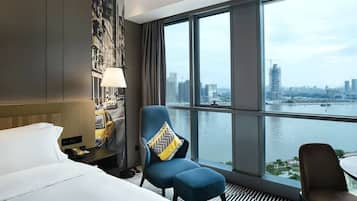 Quarto Twin Deluxe | Cortinas/cortinados opacos, ferro/tábua de engomar, Wi-fi grátis