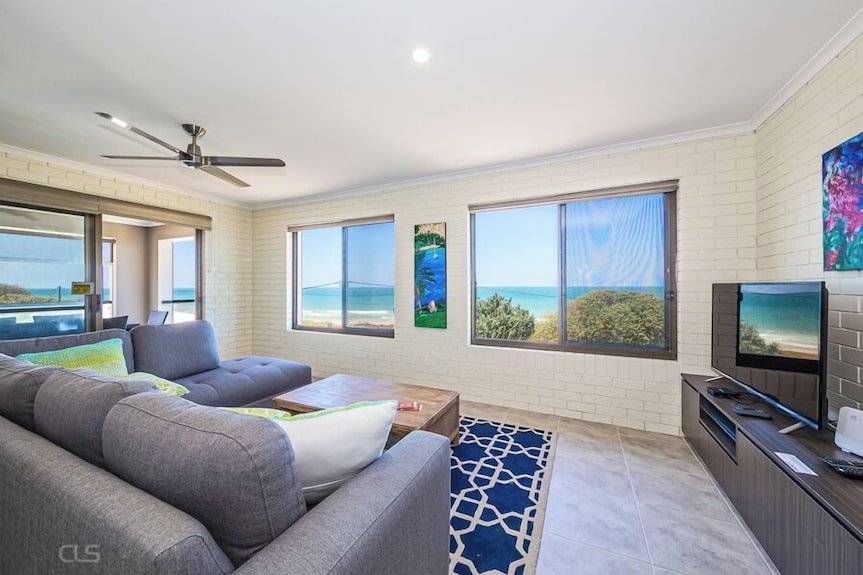 One Of A Kind Beach Front Unit - Brisbane